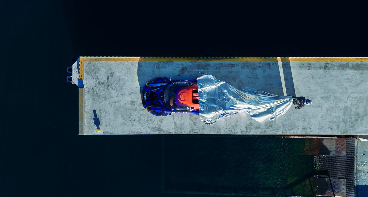 Oilstainlab's Half-11 takes on Europe as a psychedelic art car ...